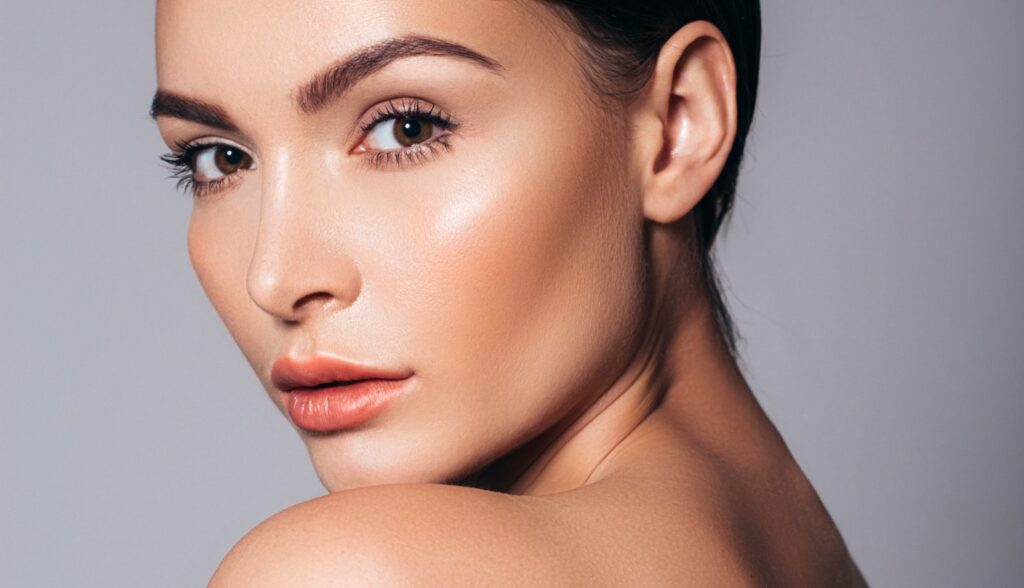 Injections d'acide hyaluronique des pommettes | Paris | Dr Louafi